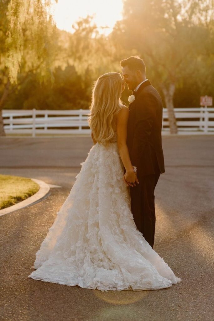 27 Romantic Outdoor Pre-Wedding Photoshoot Ideas - Blush and Aisle